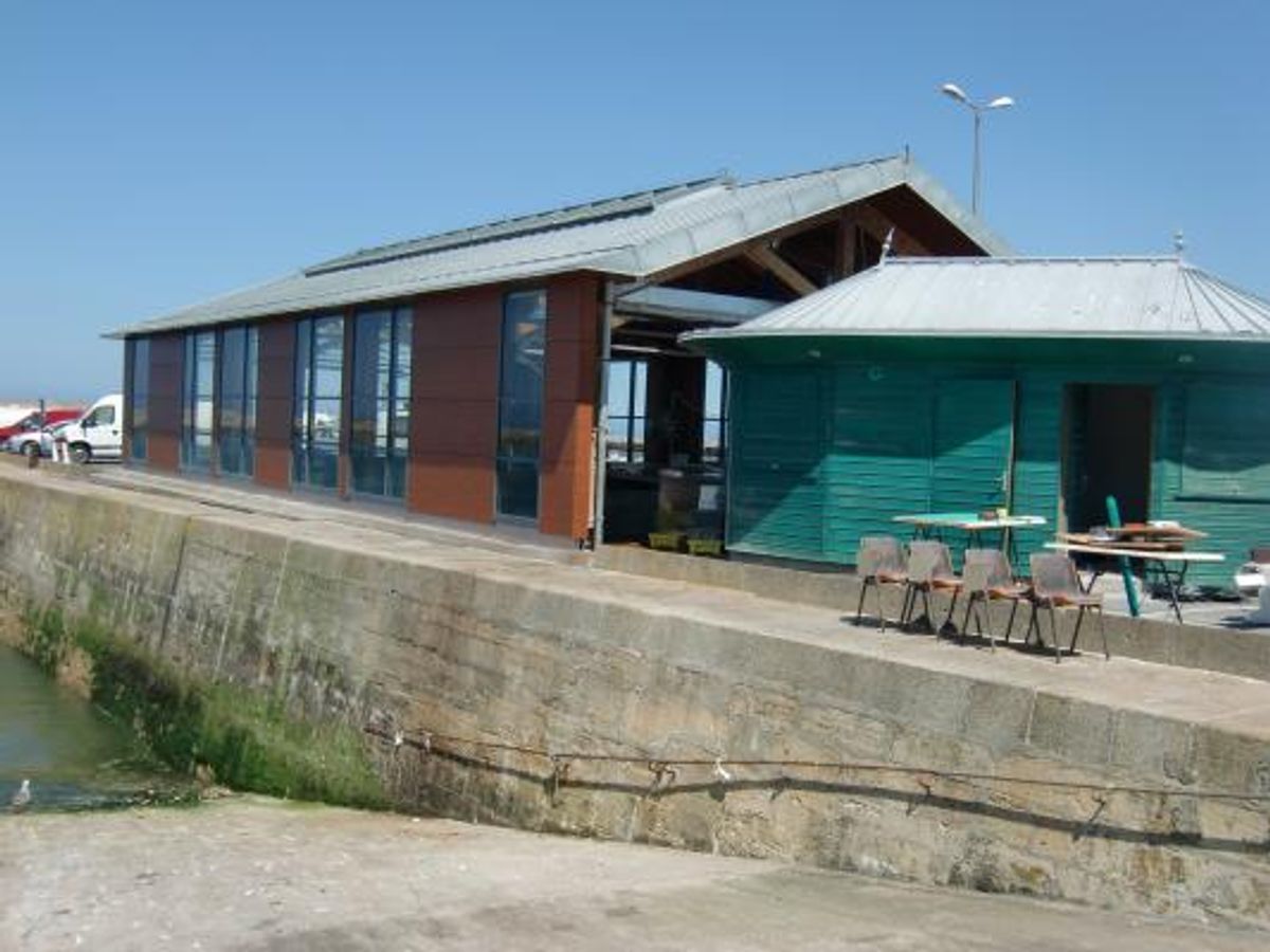 Marché aux poissons, poissonnerie à Port-en-Bessin-Huppain | Avis de ...